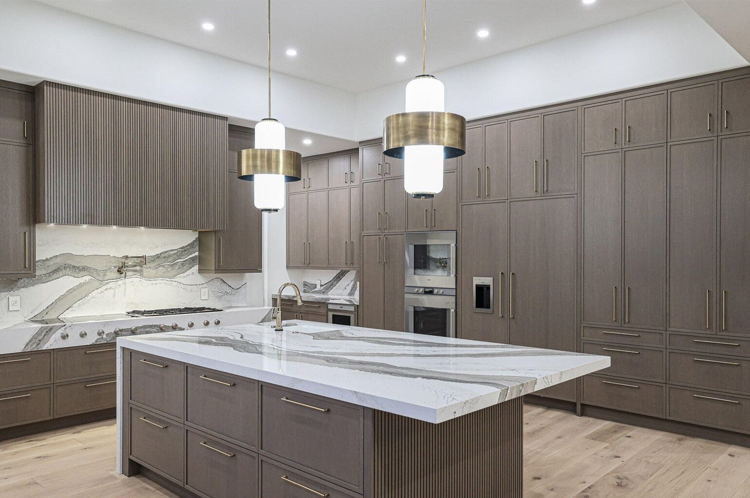 Kitchen Task Lighting: Clean, Built-In Illumination